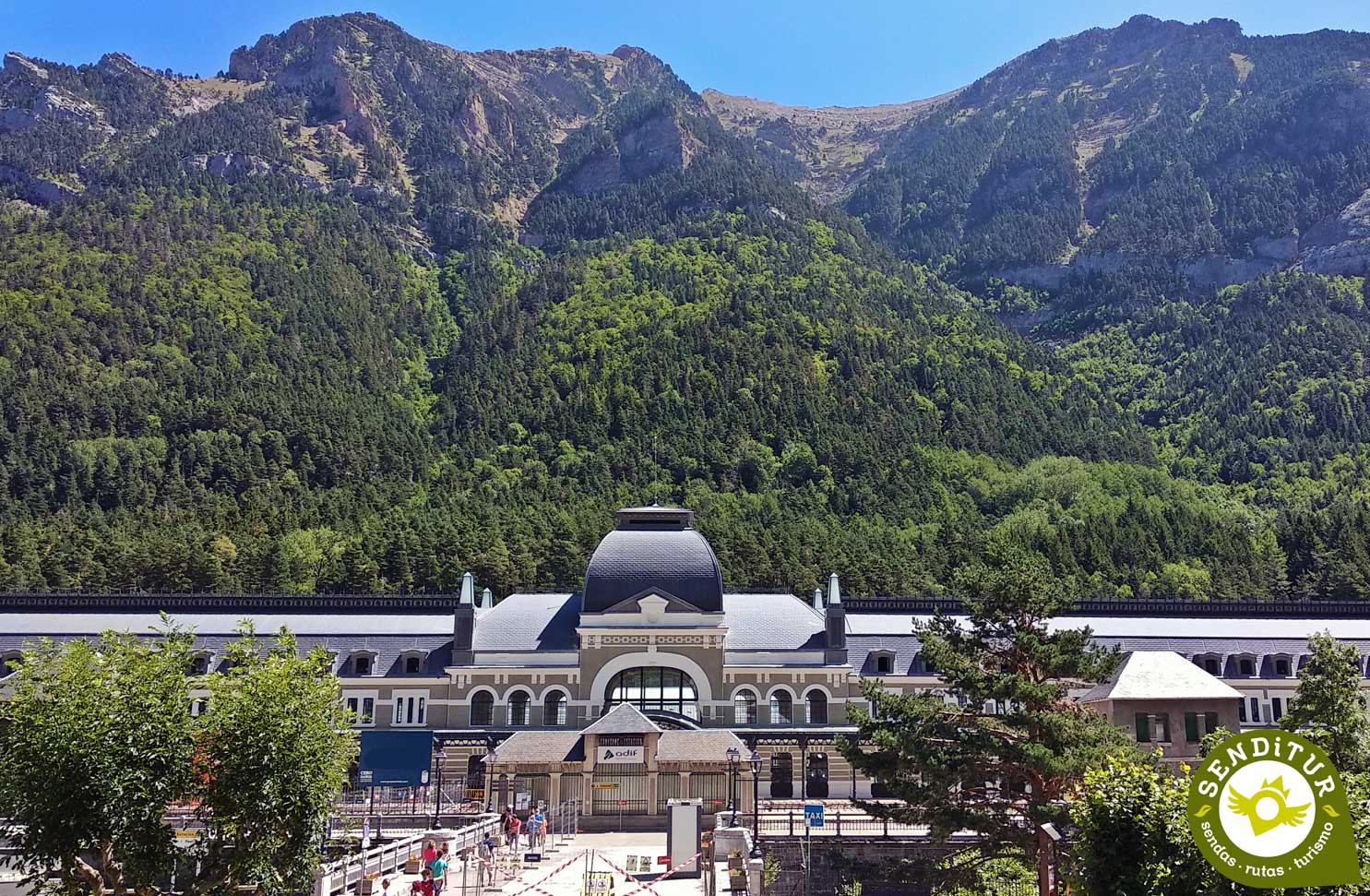 International Station of Canfranc (Canfranc, Huesca) · SENDITUR.COM ...